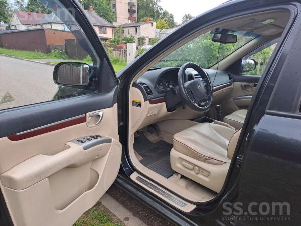 Melns Hyundai Santa Fe 2006 Daugavpils, ar dzinēja tilpumu 2.20 L un nobraukumu 212 tūkst. km par 4050 €, foto 5 vietnē AUTOMOTO.COM.LV