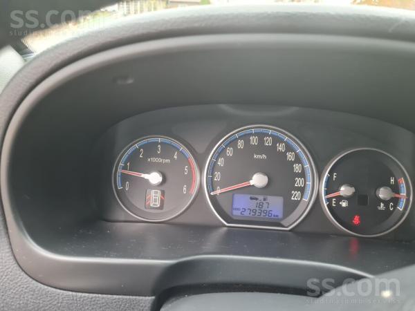 Black Hyundai Santa Fe 2006 in Riga, with an engine capacity of 2.20 L and mileage of 279 thousand km for 3500 €, photo 11 on AUTOMOTO.COM.LV