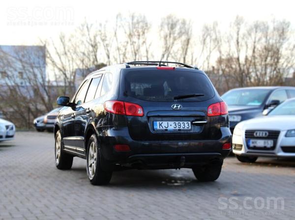 Black Hyundai Santa Fe 2006 in Rezekne, with an engine capacity of 2.20 L and mileage of 312 thousand km for 3495 €, photo 3 on AUTOMOTO.COM.LV