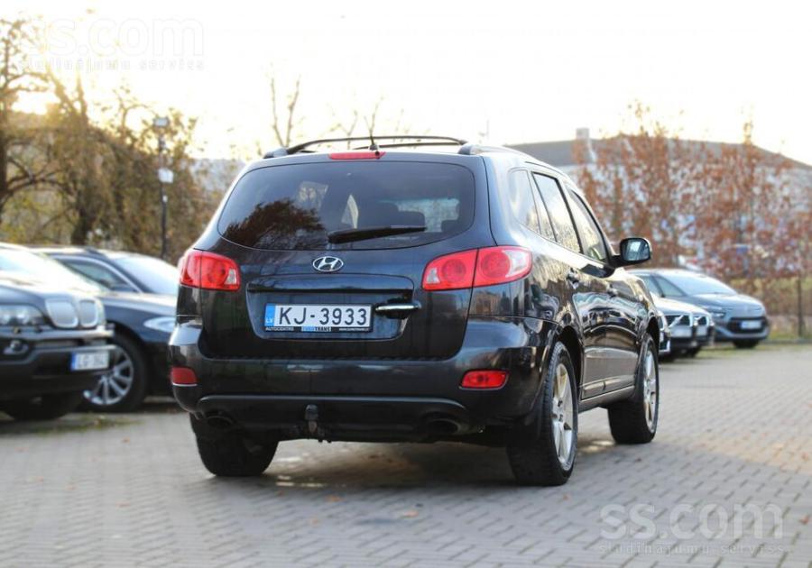 Black Hyundai Santa Fe 2006 in Rezekne, with an engine capacity of 2.20 L and mileage of 312 thousand km for 3495 €, photo 4 on AUTOMOTO.COM.LV