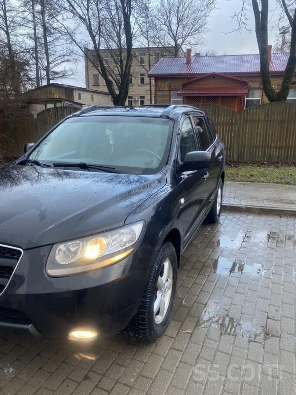 Black Hyundai Santa Fe 2006 in Rezekne, with an engine capacity of 2.20 L and mileage of 277 thousand km for 3600 €, photo 2 on AUTOMOTO.COM.LV