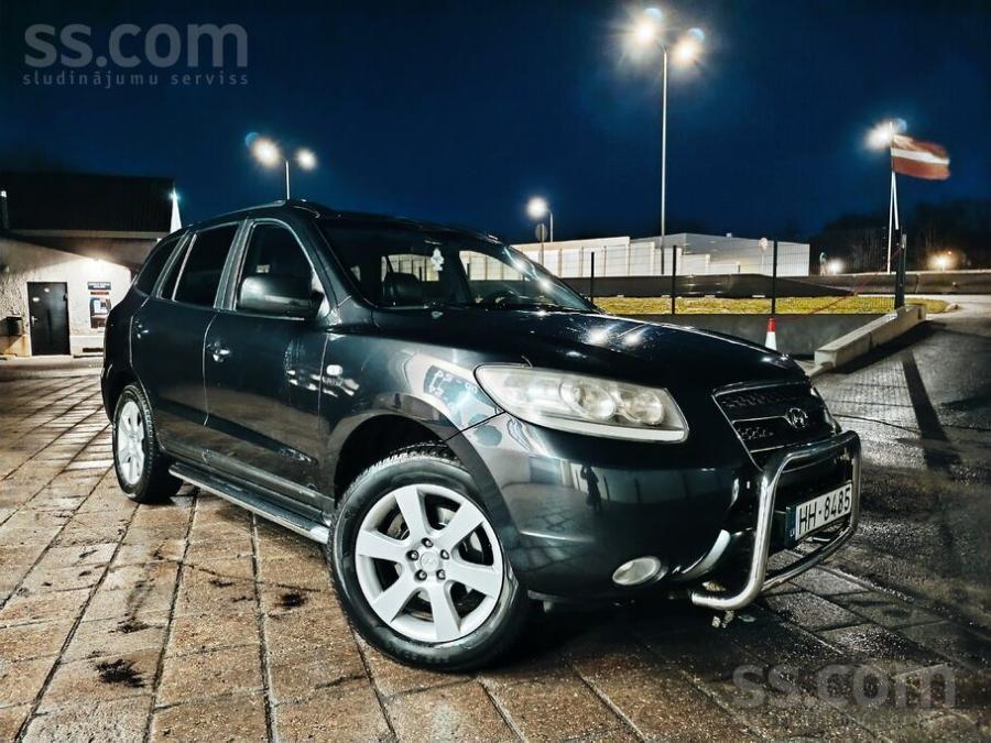 Black Hyundai Santa Fe 2006 in Riga, with an engine capacity of 2.20 L and mileage of 318 thousand km for 3150 €, photo 1 on AUTOMOTO.COM.LV