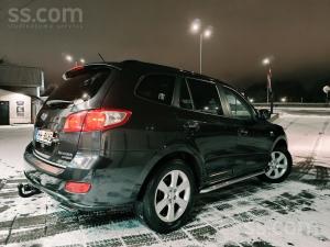 Black Hyundai Santa Fe 2006 in Riga, with an engine capacity of 2.20 L and mileage of 318 thousand km for 3150 €, photo 3 on AUTOMOTO.COM.LV