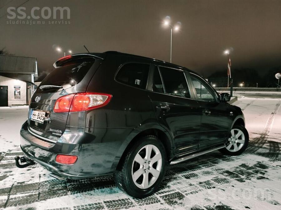 Black Hyundai Santa Fe 2006 in Riga, with an engine capacity of 2.20 L and mileage of 318 thousand km for 3150 €, photo 3 on AUTOMOTO.COM.LV