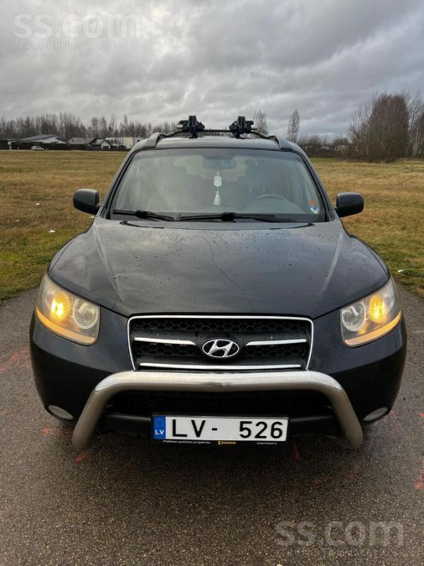 Black Hyundai Santa Fe 2006 in Riga, with an engine capacity of 2.20 L and mileage of 271 thousand km for 3450 €, photo 8 on AUTOMOTO.COM.LV