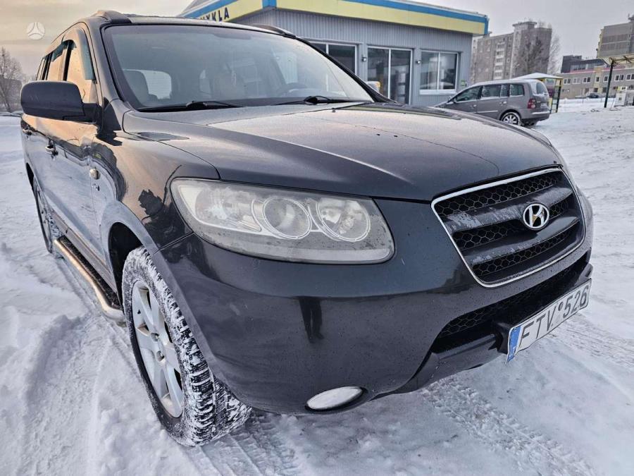 Black Hyundai Santa Fe 2006 in Kaunas, with an engine capacity of 2.20 L and mileage of 369 thousand km for 3650 €, photo 2 on AUTOMOTO.COM.LV