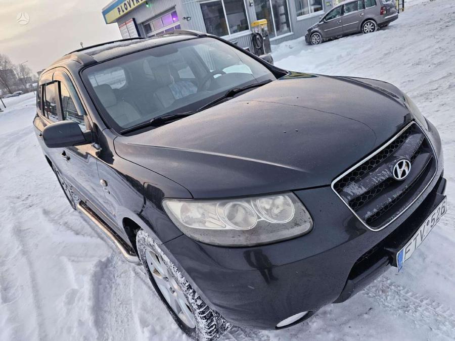 Black Hyundai Santa Fe 2006 in Kaunas, with an engine capacity of 2.20 L and mileage of 369 thousand km for 3650 €, photo 3 on AUTOMOTO.COM.LV