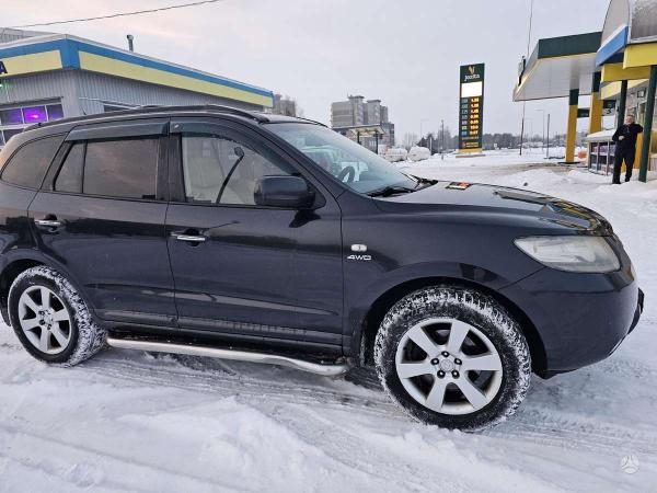 Black Hyundai Santa Fe 2006 in Kaunas, with an engine capacity of 2.20 L and mileage of 369 thousand km for 3650 €, photo 5 on AUTOMOTO.COM.LV