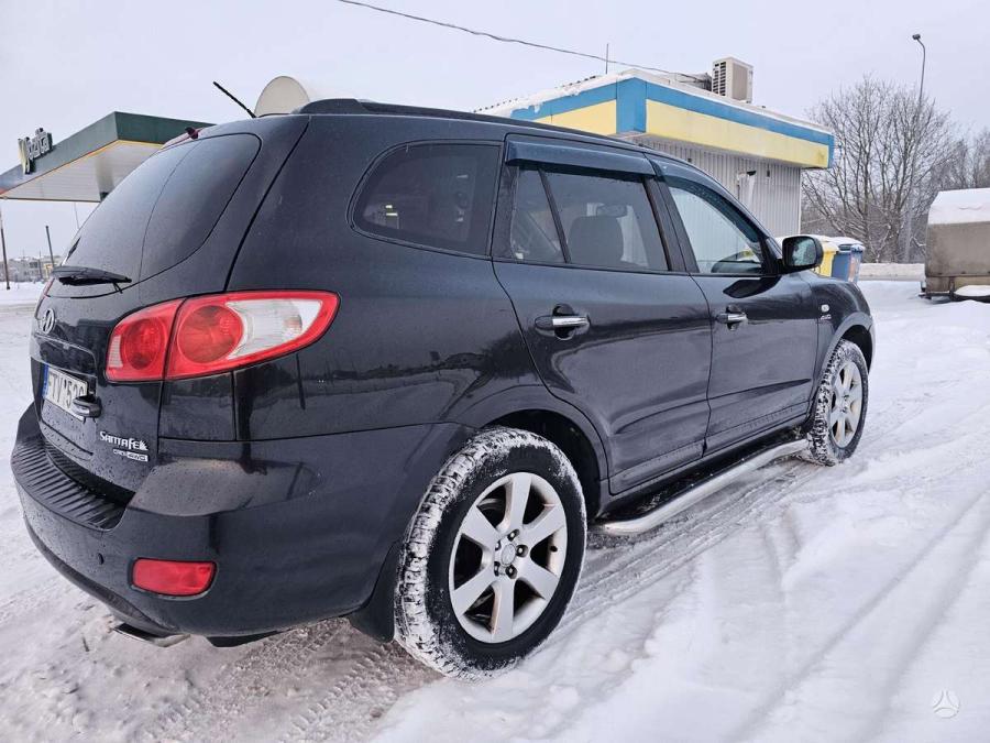 Black Hyundai Santa Fe 2006 in Kaunas, with an engine capacity of 2.20 L and mileage of 369 thousand km for 3650 €, photo 6 on AUTOMOTO.COM.LV
