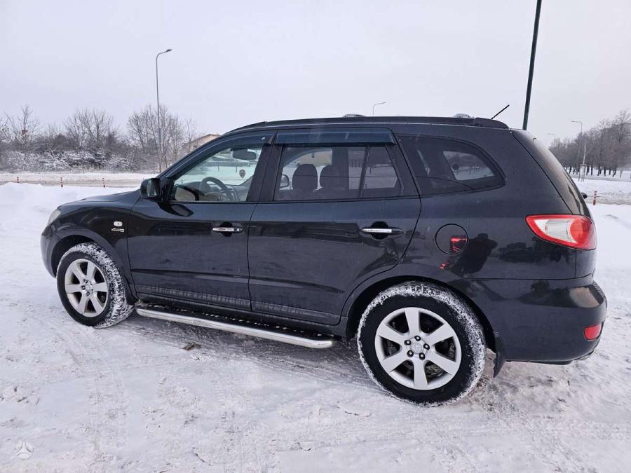 Black Hyundai Santa Fe 2006 in Kaunas, with an engine capacity of 2.20 L and mileage of 369 thousand km for 3650 €, photo 15 on AUTOMOTO.COM.LV
