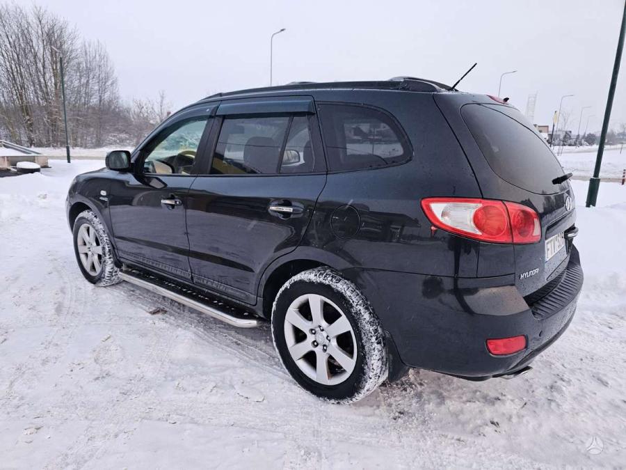 Black Hyundai Santa Fe 2006 in Kaunas, with an engine capacity of 2.20 L and mileage of 369 thousand km for 3650 €, photo 16 on AUTOMOTO.COM.LV