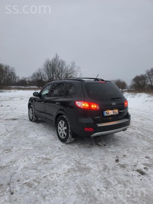 Melns Hyundai Santa Fe 2006 Rīga, ar dzinēja tilpumu 2.20 L un nobraukumu 342 tūkst. km par 4450 €, foto 4 vietnē AUTOMOTO.COM.LV