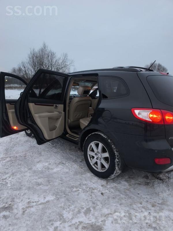 Melns Hyundai Santa Fe 2006 Rīga, ar dzinēja tilpumu 2.20 L un nobraukumu 342 tūkst. km par 4450 €, foto 9 vietnē AUTOMOTO.COM.LV