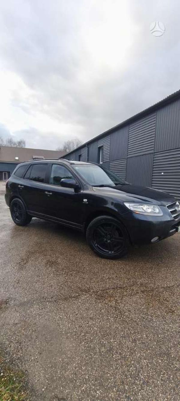 Black Hyundai Santa Fe 2006 in Kaunas, with an engine capacity of 1.99 L and mileage of 360 thousand km for 3200 €, photo 3 on AUTOMOTO.COM.LV