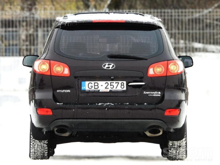 Black Hyundai Santa Fe 2006 in Riga, with an engine capacity of 2.20 L and mileage of 344 thousand km for 4900 €, photo 5 on AUTOMOTO.COM.LV