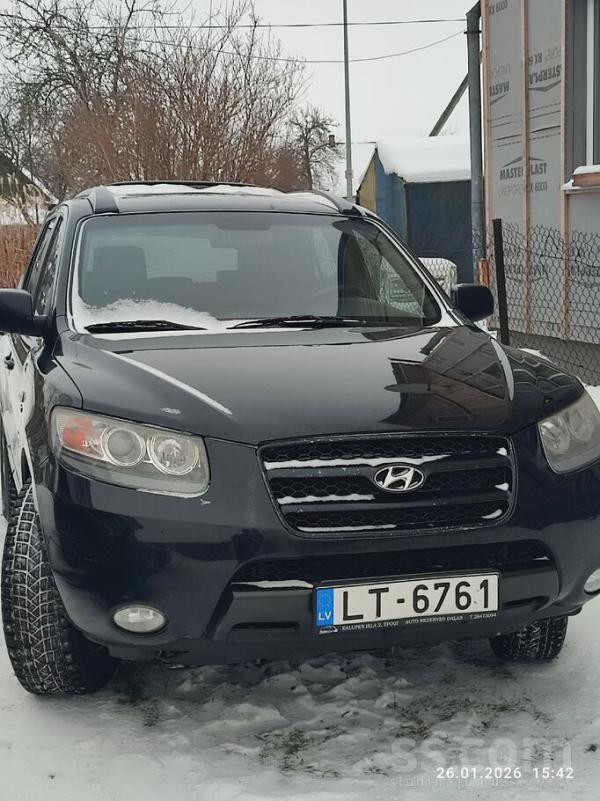 Black Hyundai Santa Fe 2006 in Preili, with an engine capacity of 2.20 L and mileage of 366 thousand km for 2895 €, photo 1 on AUTOMOTO.COM.LV