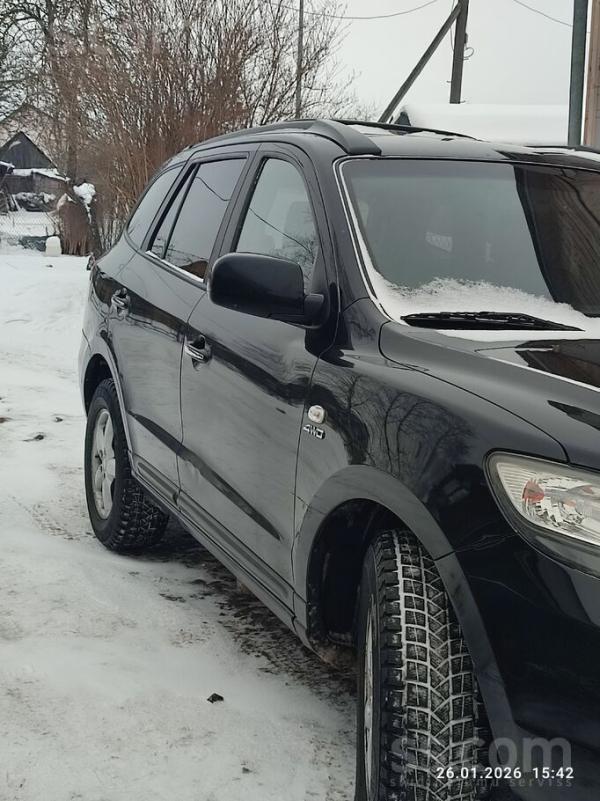 Black Hyundai Santa Fe 2006 in Preili, with an engine capacity of 2.20 L and mileage of 366 thousand km for 2895 €, photo 8 on AUTOMOTO.COM.LV