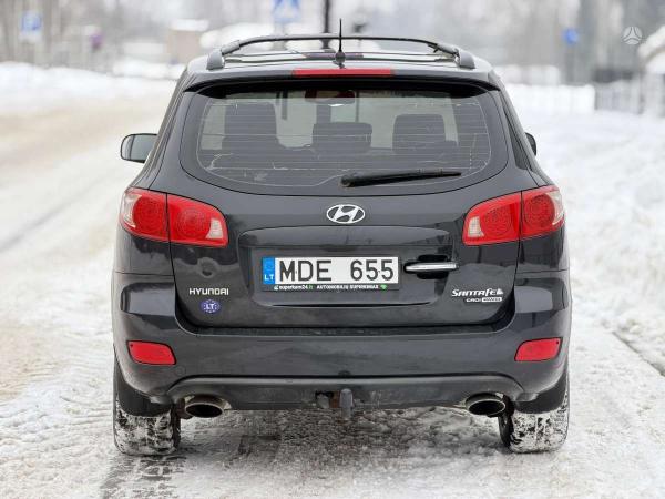 Black Hyundai Santa Fe 2006 in Vilnius, with an engine capacity of 2.18 L and mileage of 284 thousand km for 3100 €, photo 7 on AUTOMOTO.COM.LV