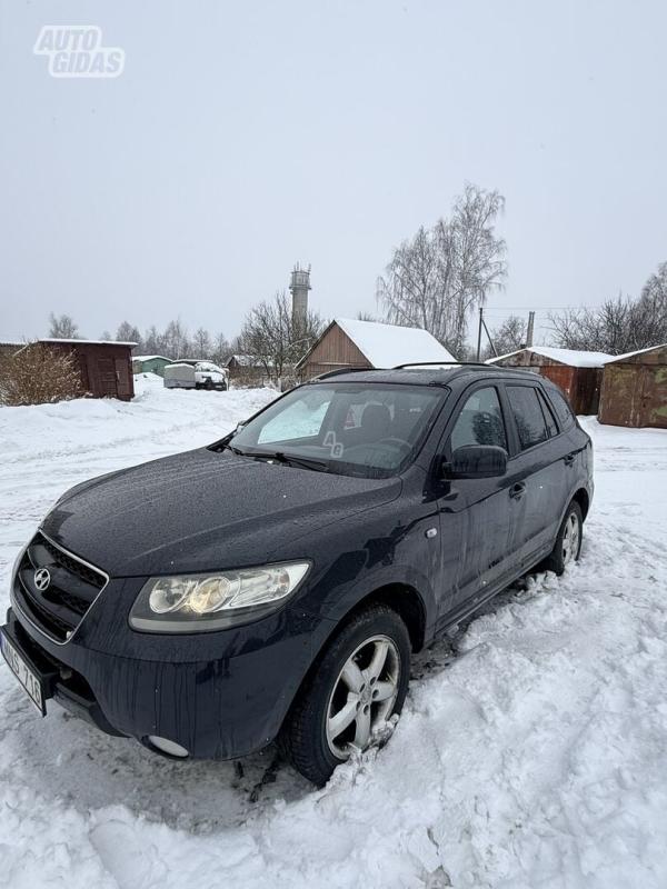 Black Hyundai Santa Fe 2006 in Vilnius, with an engine capacity of 2.20 L and mileage of 347 thousand km for 3000 €, photo 1 on AUTOMOTO.COM.LV