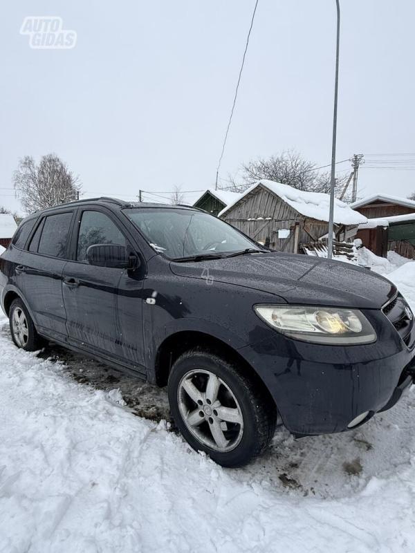 Black Hyundai Santa Fe 2006 in Vilnius, with an engine capacity of 2.20 L and mileage of 347 thousand km for 3000 €, photo 2 on AUTOMOTO.COM.LV
