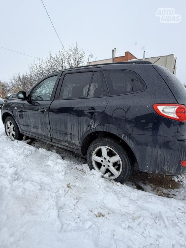 Black Hyundai Santa Fe 2006 in Vilnius, with an engine capacity of 2.20 L and mileage of 347 thousand km for 3000 €, photo 4 on AUTOMOTO.COM.LV