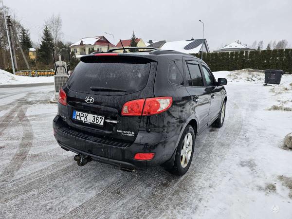 Melns Hyundai Santa Fe 2006 Viļņa, ar dzinēja tilpumu 2.19 L un nobraukumu 296 tūkst. km par 3890 €, foto 4 vietnē AUTOMOTO.COM.LV