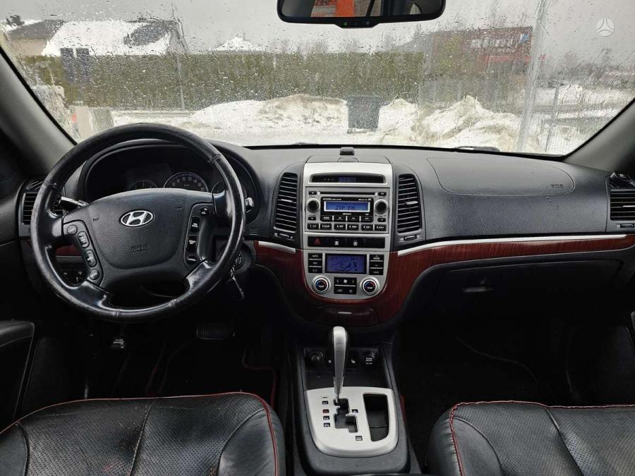 Melns Hyundai Santa Fe 2006 Viļņa, ar dzinēja tilpumu 2.19 L un nobraukumu 296 tūkst. km par 3890 €, foto 5 vietnē AUTOMOTO.COM.LV