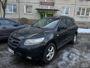 Melns Hyundai Santa Fe 2006 Viļņa, ar dzinēja tilpumu 2.20 L un nobraukumu 285 tūkst. km par 1500 €, foto  vietnē AUTOMOTO.COM.LV