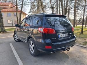 Melns Hyundai Santa Fe 2006 Kauņa, ar dzinēja tilpumu 2.70 L un nobraukumu 350 tūkst. km par 2600 €, foto 4 vietnē AUTOMOTO.COM.LV