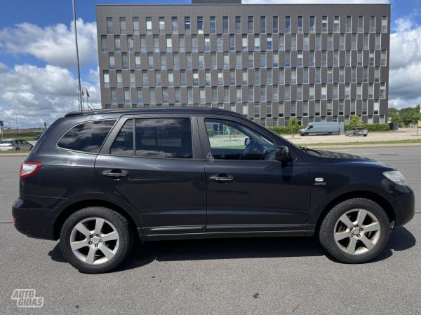 Black Hyundai Santa Fe 2006 in Kaunas, with an engine capacity of 2.20 L and mileage of 300 thousand km for 3199 €, photo 6 on AUTOMOTO.COM.LV