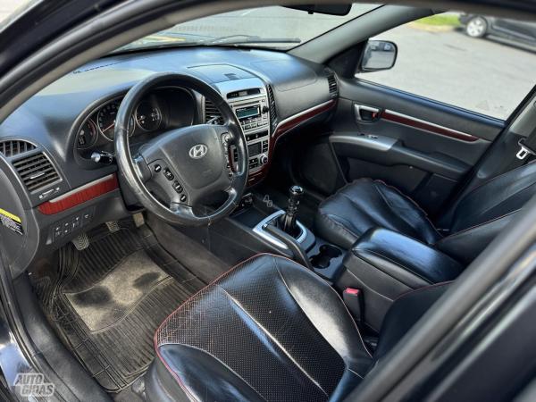 Black Hyundai Santa Fe 2006 in Kaunas, with an engine capacity of 2.20 L and mileage of 300 thousand km for 3199 €, photo 9 on AUTOMOTO.COM.LV