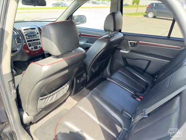 Black Hyundai Santa Fe 2006 in Kaunas, with an engine capacity of 2.20 L and mileage of 300 thousand km for 3199 €, photo 10 on AUTOMOTO.COM.LV