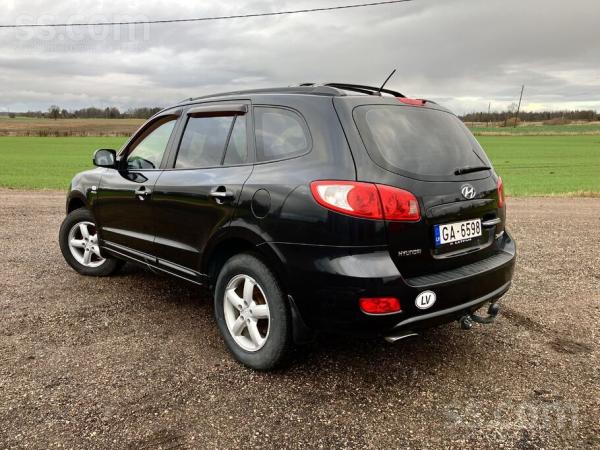 Melns Hyundai Santa Fe 2006 Talsi, ar dzinēja tilpumu 2.20 L un nobraukumu 275 tūkst. km par 3999 €, foto 4 vietnē AUTOMOTO.COM.LV