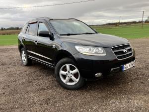 Black Hyundai Santa Fe 2006 in Talsi, with an engine capacity of 2.20 L and mileage of 275 thousand km for 3700 €, photo 1 on AUTOMOTO.COM.LV