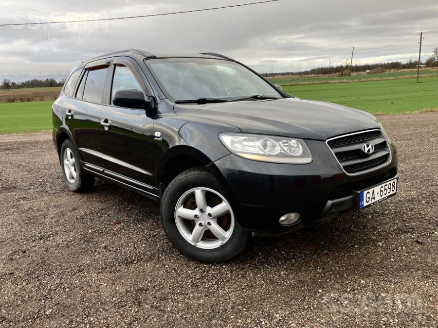 Black Hyundai Santa Fe 2006 in Talsi, with an engine capacity of 2.20 L and mileage of 275 thousand km for 3700 €, photo 1 on AUTOMOTO.COM.LV