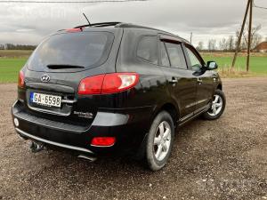 Black Hyundai Santa Fe 2006 in Talsi, with an engine capacity of 2.20 L and mileage of 275 thousand km for 3700 €, photo 4 on AUTOMOTO.COM.LV