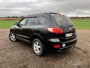 Black Hyundai Santa Fe 2006 in Talsi, with an engine capacity of 2.20 L and mileage of 275 thousand km for 3700 €, photo 5 on AUTOMOTO.COM.LV