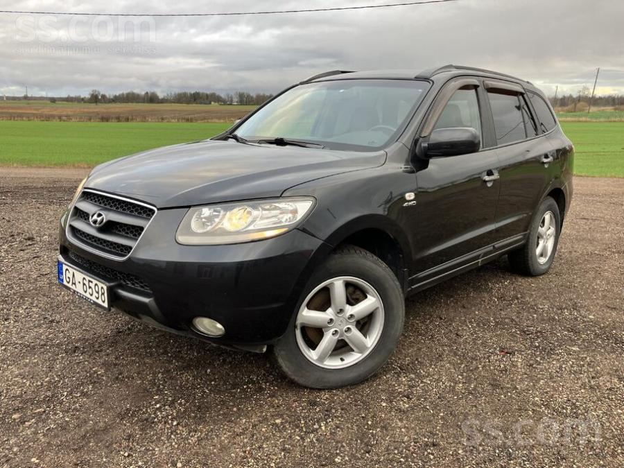 Black Hyundai Santa Fe 2006 in Talsi, with an engine capacity of 2.20 L and mileage of 275 thousand km for 3700 €, photo 7 on AUTOMOTO.COM.LV