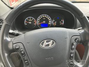 Black Hyundai Santa Fe 2006 in Talsi, with an engine capacity of 2.20 L and mileage of 275 thousand km for 3700 €, photo 9 on AUTOMOTO.COM.LV