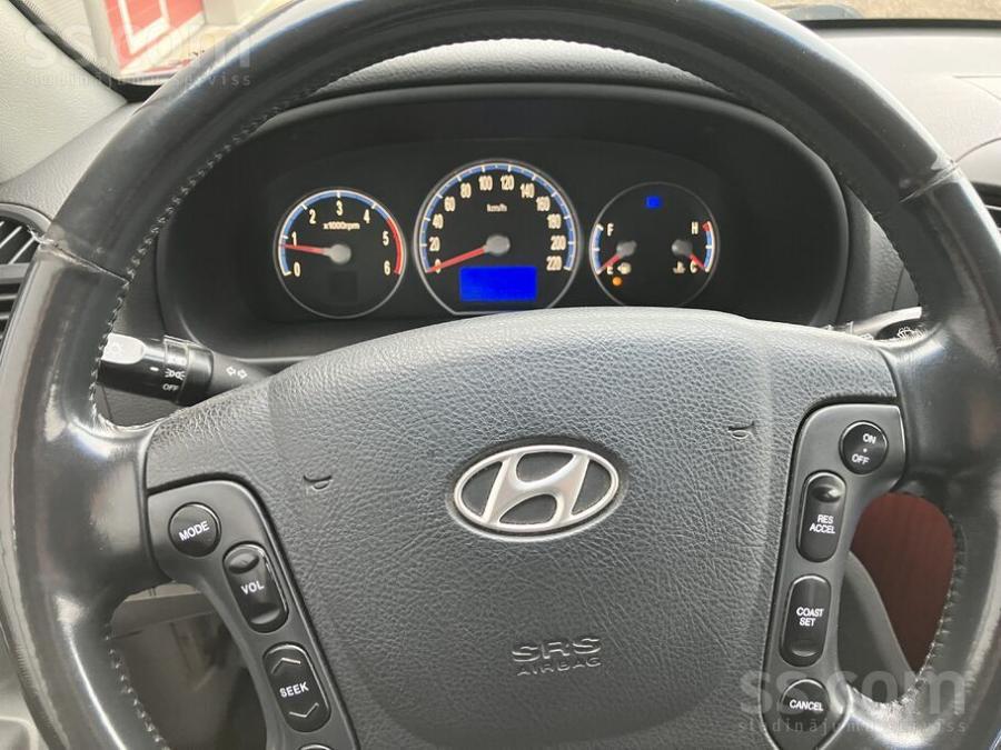 Black Hyundai Santa Fe 2006 in Talsi, with an engine capacity of 2.20 L and mileage of 275 thousand km for 3700 €, photo 9 on AUTOMOTO.COM.LV