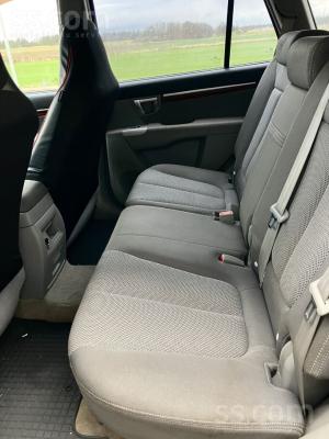 Black Hyundai Santa Fe 2006 in Talsi, with an engine capacity of 2.20 L and mileage of 275 thousand km for 3700 €, photo 12 on AUTOMOTO.COM.LV