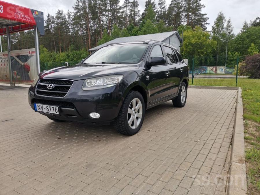 Black Hyundai Santa Fe 2006 in Kraslava, with an engine capacity of 2.20 L and mileage of 289 thousand km for 4350 €, photo 3 on AUTOMOTO.COM.LV