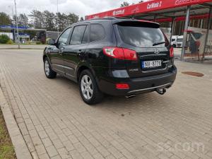 Black Hyundai Santa Fe 2006 in Kraslava, with an engine capacity of 2.20 L and mileage of 289 thousand km for 4350 €, photo 4 on AUTOMOTO.COM.LV