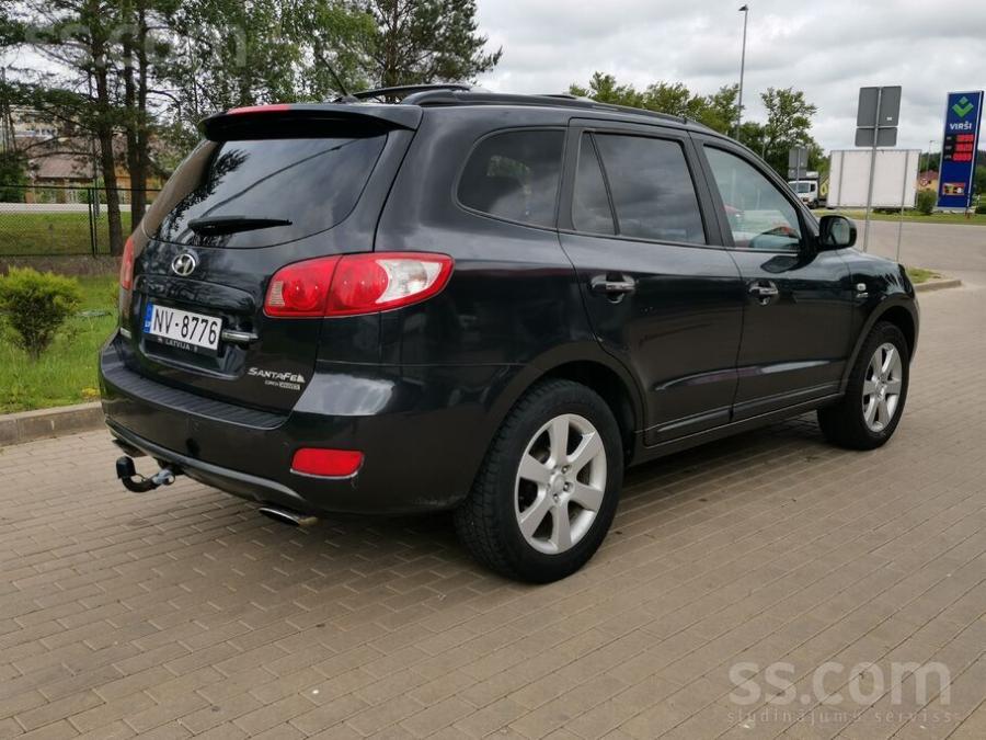 Black Hyundai Santa Fe 2006 in Kraslava, with an engine capacity of 2.20 L and mileage of 289 thousand km for 4350 €, photo 6 on AUTOMOTO.COM.LV