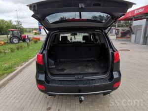 Black Hyundai Santa Fe 2006 in Kraslava, with an engine capacity of 2.20 L and mileage of 289 thousand km for 4350 €, photo 8 on AUTOMOTO.COM.LV