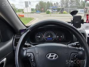 Black Hyundai Santa Fe 2006 in Kraslava, with an engine capacity of 2.20 L and mileage of 289 thousand km for 4350 €, photo 9 on AUTOMOTO.COM.LV