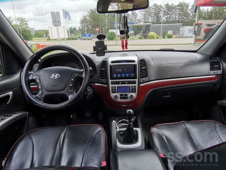 Black Hyundai Santa Fe 2006 in Kraslava, with an engine capacity of 2.20 L and mileage of 289 thousand km for 4350 €, photo 10 on AUTOMOTO.COM.LV