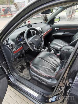 Black Hyundai Santa Fe 2006 in Kraslava, with an engine capacity of 2.20 L and mileage of 289 thousand km for 4350 €, photo 11 on AUTOMOTO.COM.LV