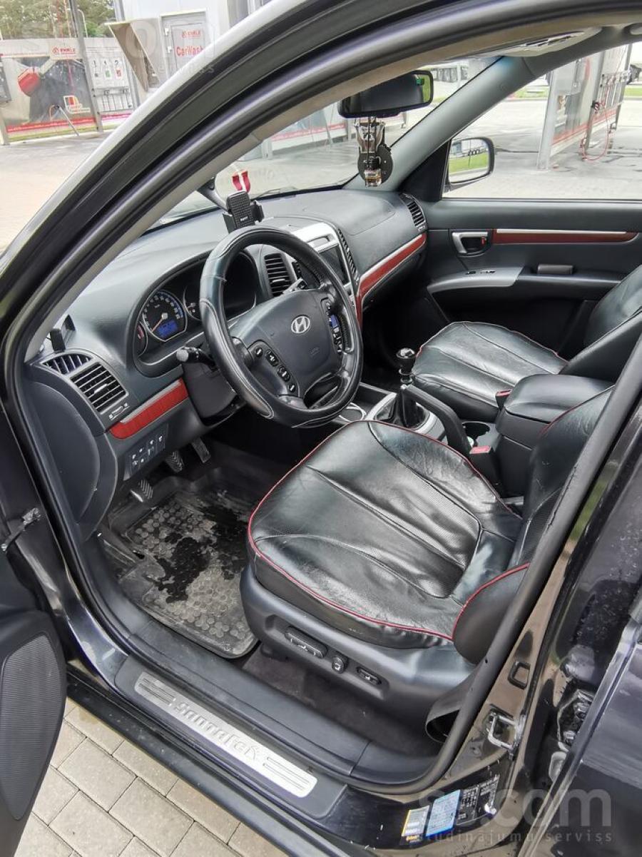 Black Hyundai Santa Fe 2006 in Kraslava, with an engine capacity of 2.20 L and mileage of 289 thousand km for 4350 €, photo 11 on AUTOMOTO.COM.LV
