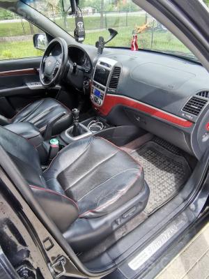 Black Hyundai Santa Fe 2006 in Kraslava, with an engine capacity of 2.20 L and mileage of 289 thousand km for 4350 €, photo 12 on AUTOMOTO.COM.LV
